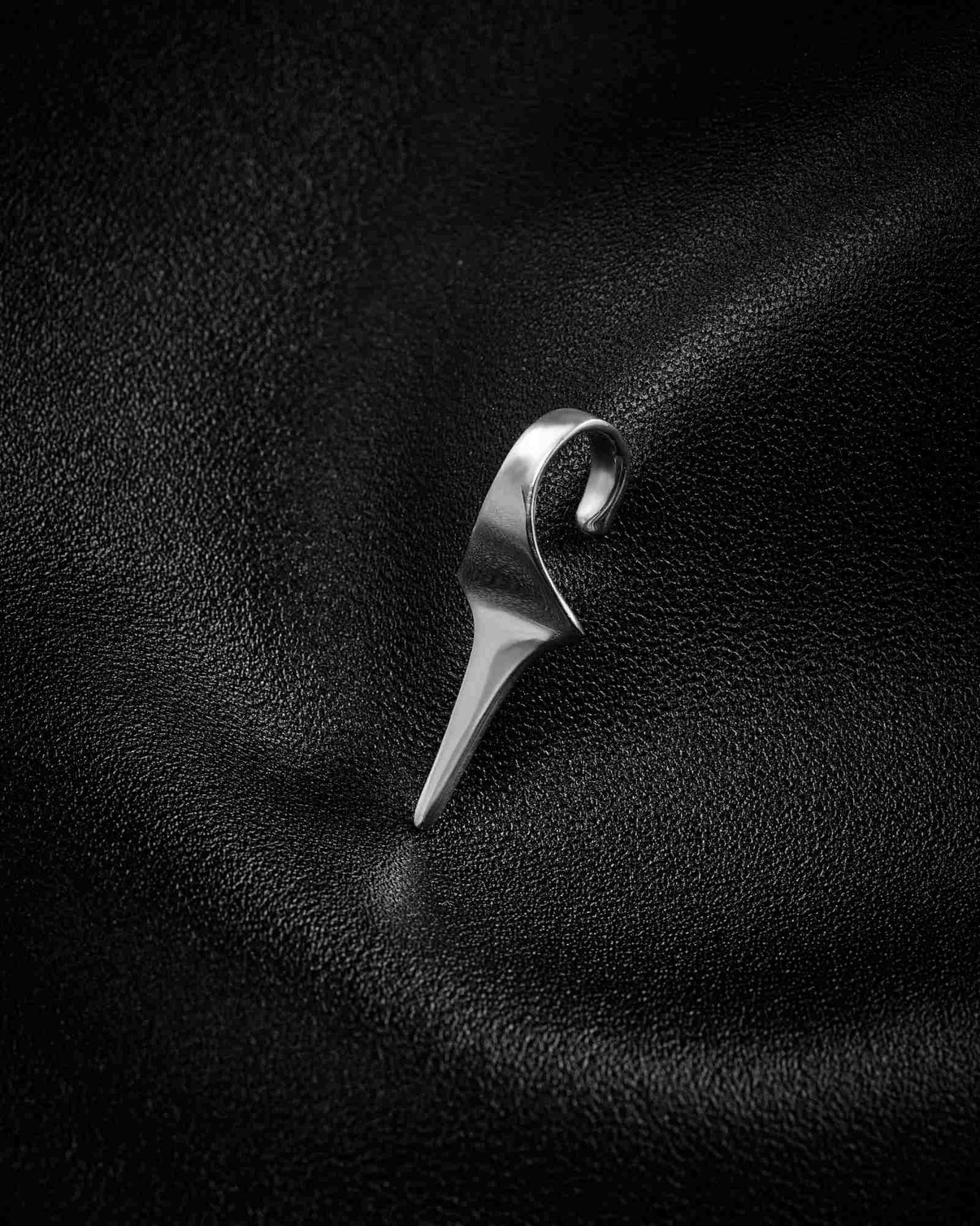 ECLIPSE LIP CUFF - Lip Cuffs